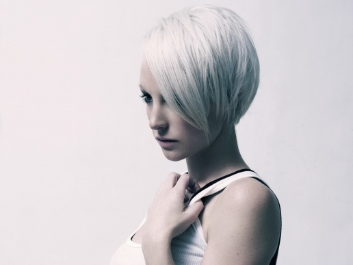 Emma Hewitt - Music.lt