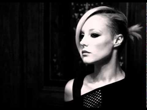 Emma Hewitt - Music.lt